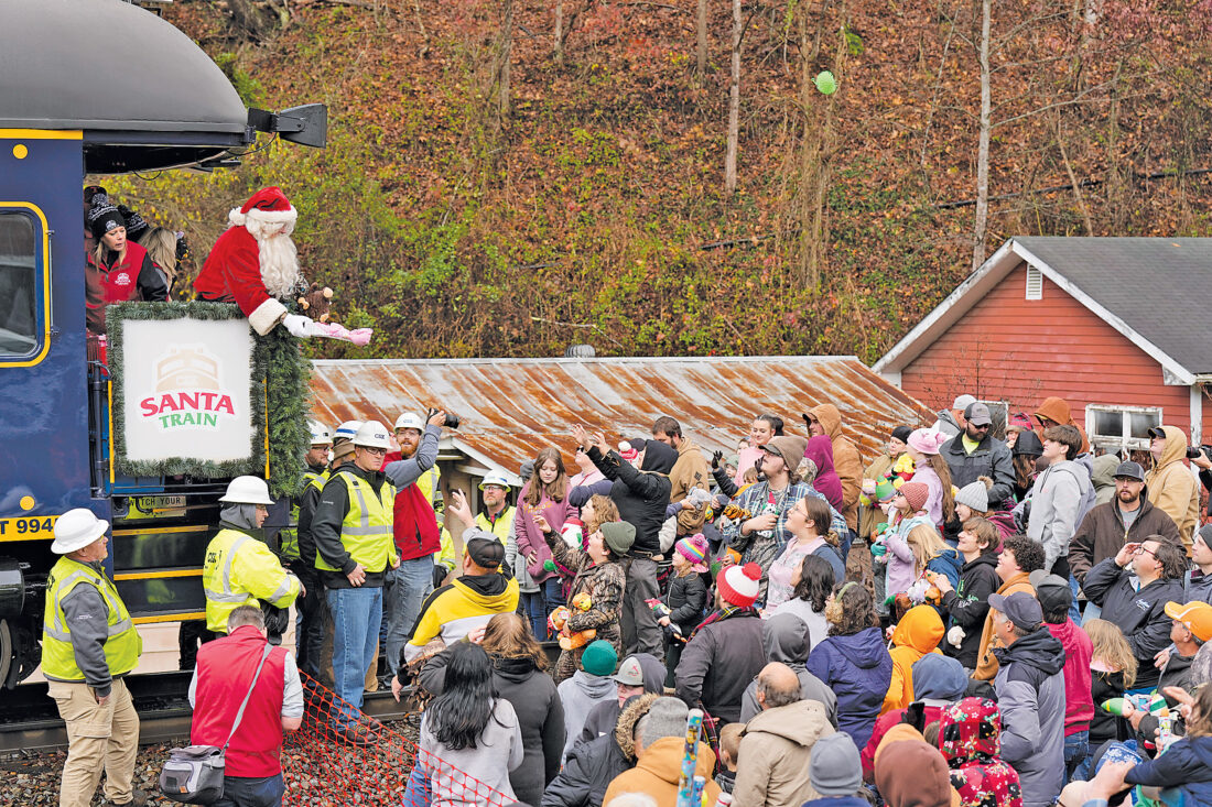 Santa’s annual train visit delivers hope and magic | News, Sports, Jobs ...